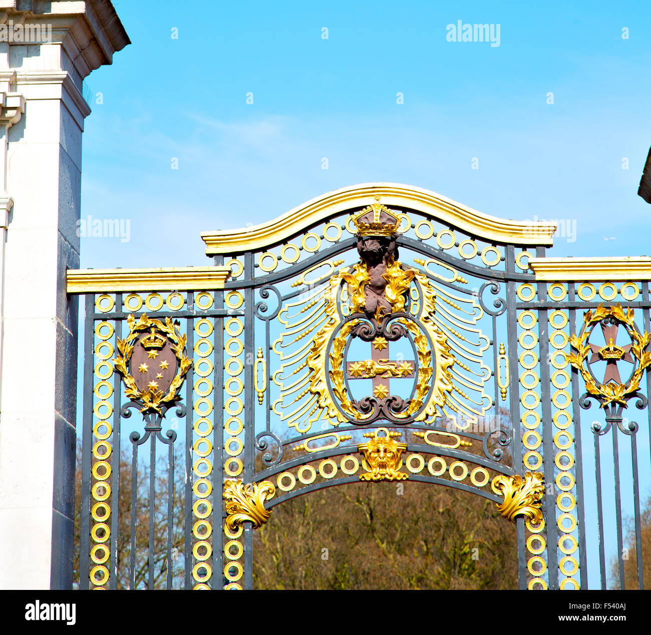 in london england the old metal gate royal palace Stock Photo - Alamy