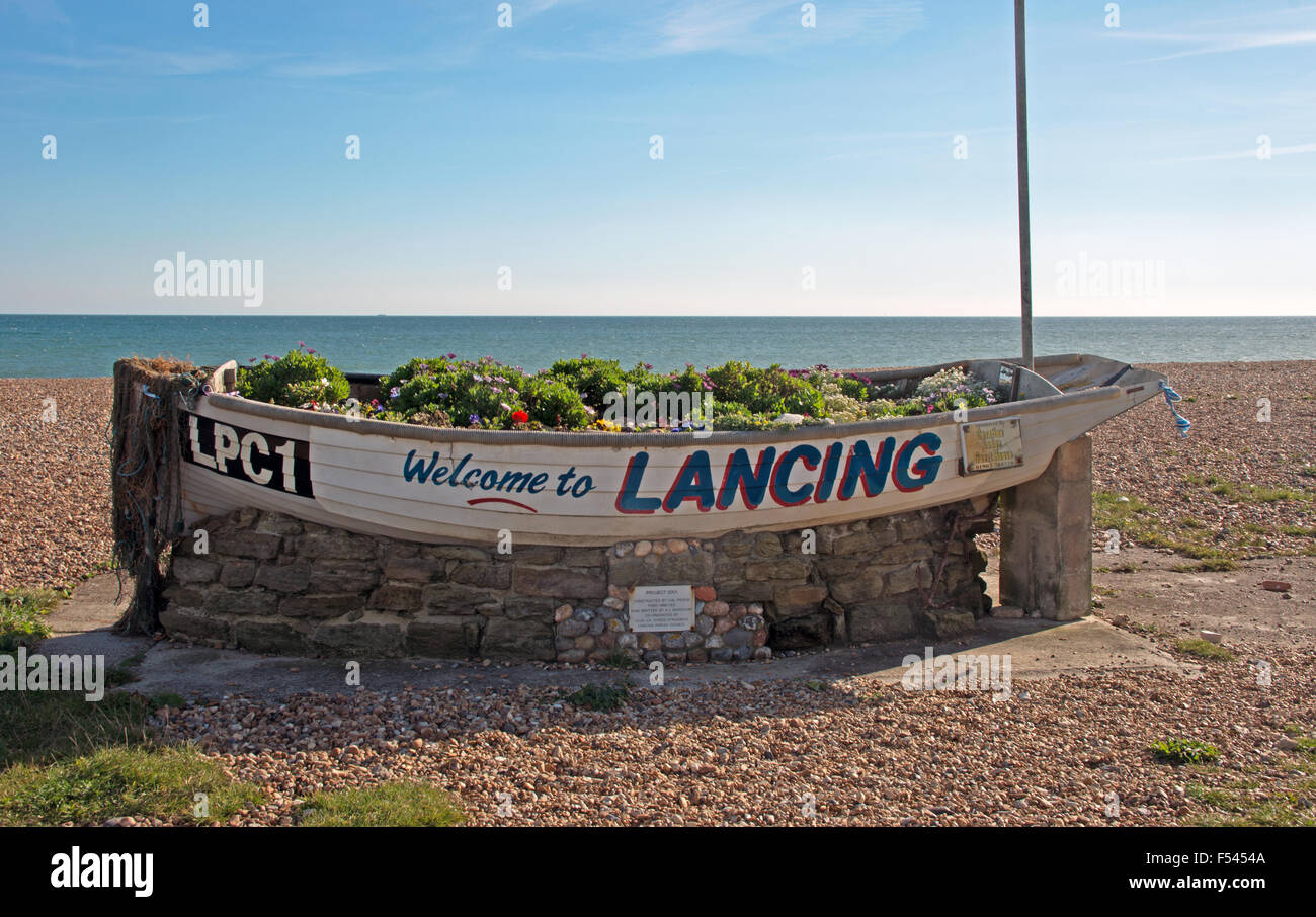 Lancing beach sussex hi-res stock photography and images - Alamy