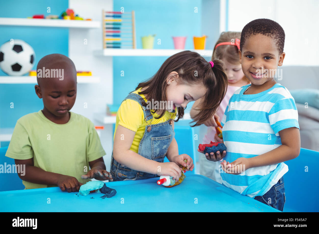 Kids crafting hi-res stock photography and images - Alamy