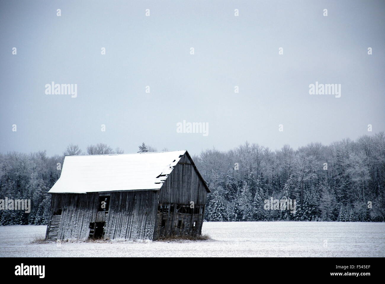 Decaying barn hi-res stock photography and images - Alamy