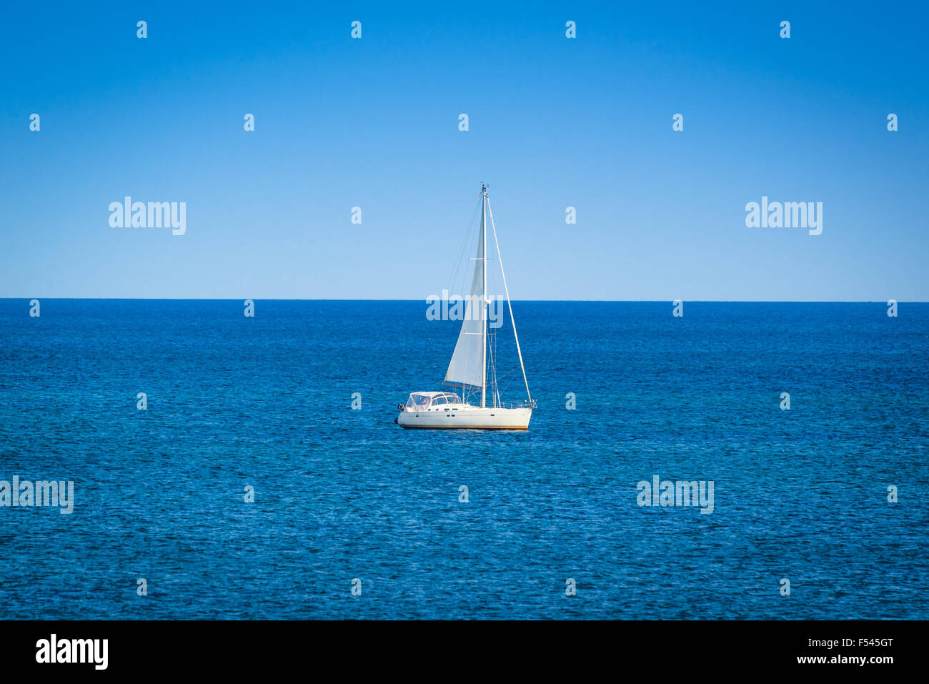 Small sailboat on the blue ocean in daylight Stock Photo - Alamy