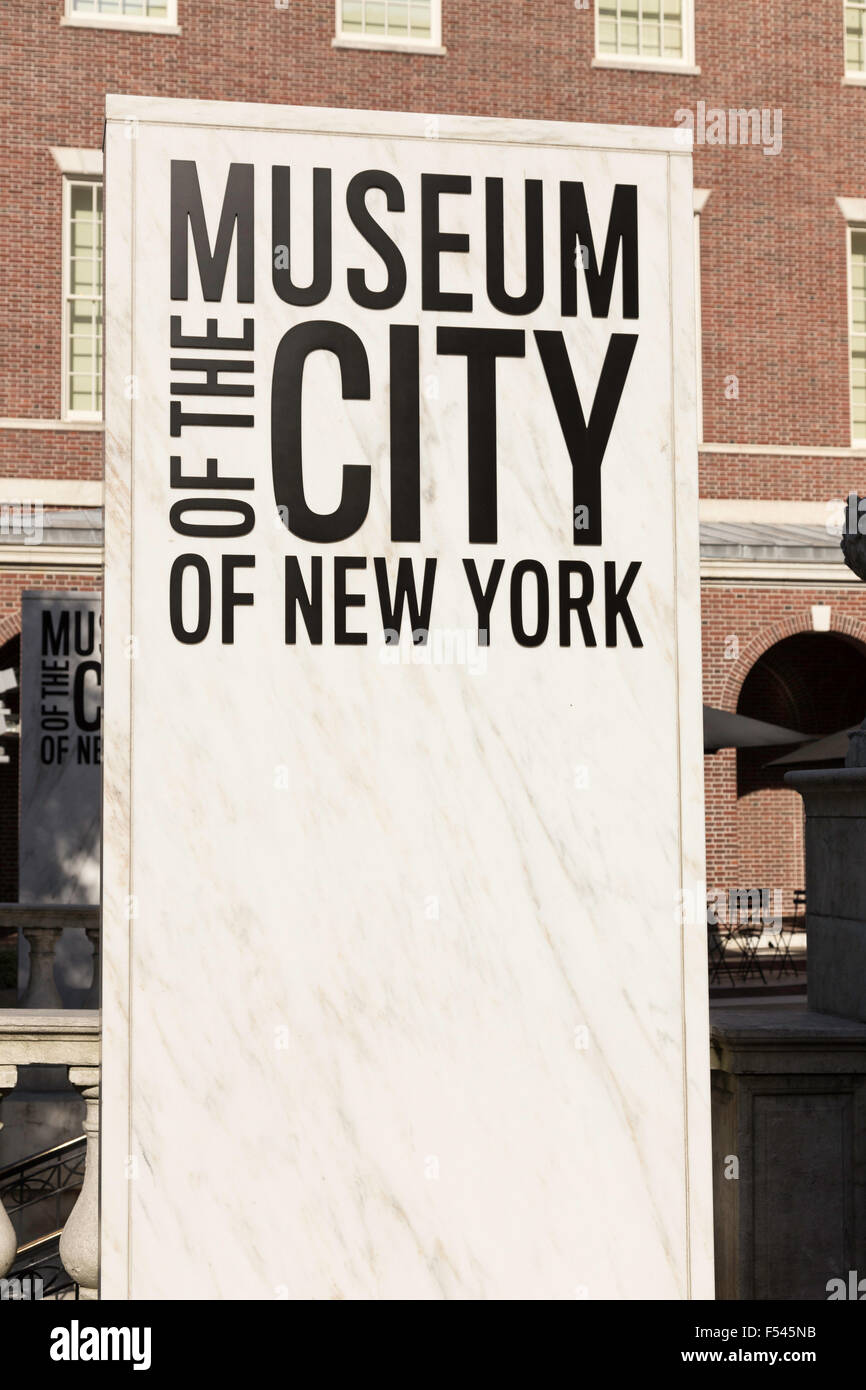 Museum signage hi-res stock photography and images - Alamy
