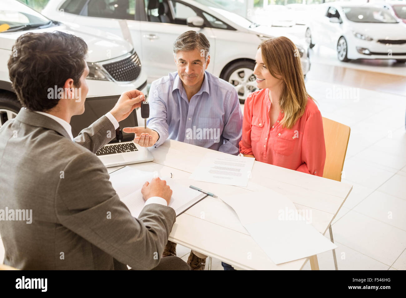Couple buying a car hi-res stock photography and images - Alamy