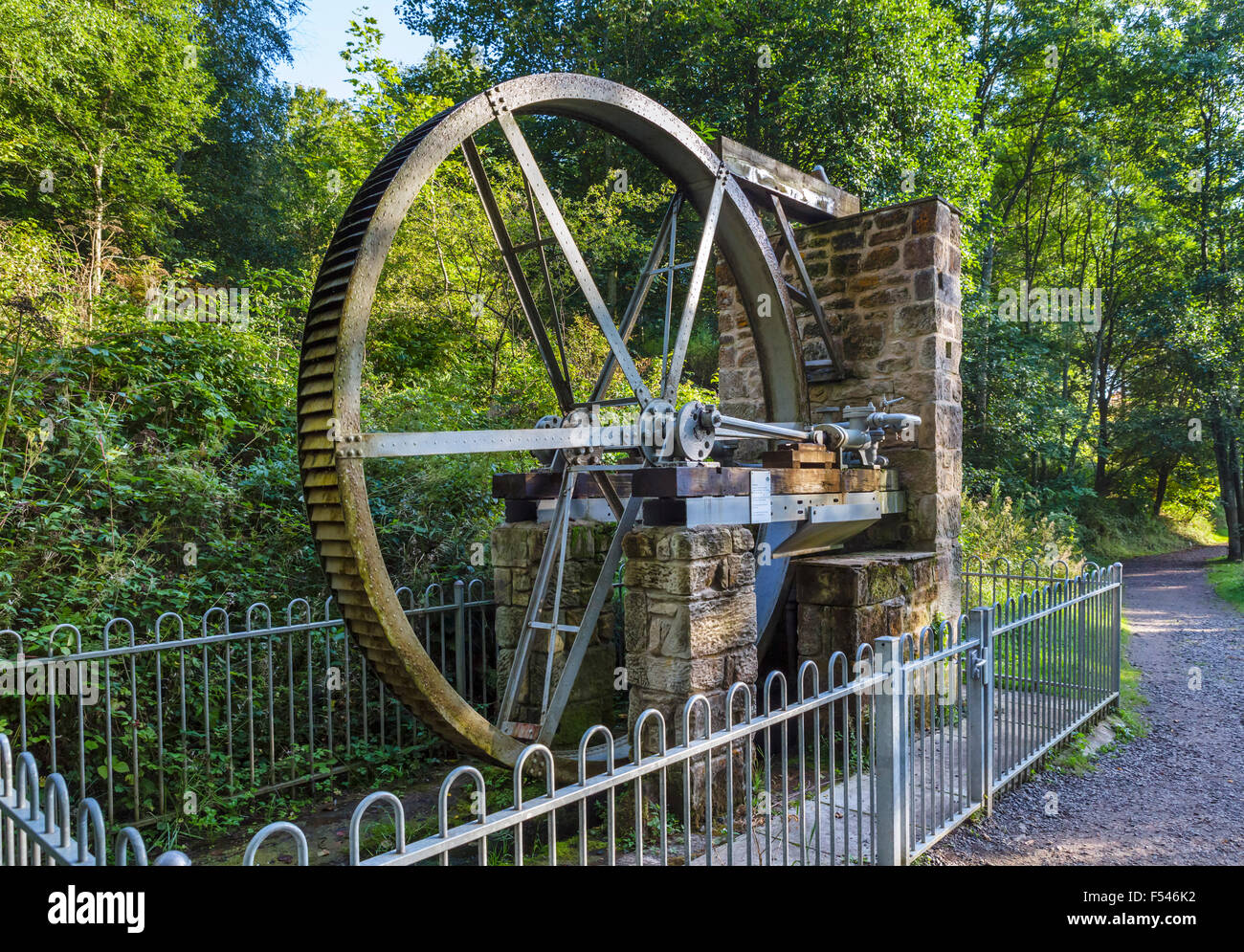 Water wheel by the side of the trail to the Power House at Cragside ...