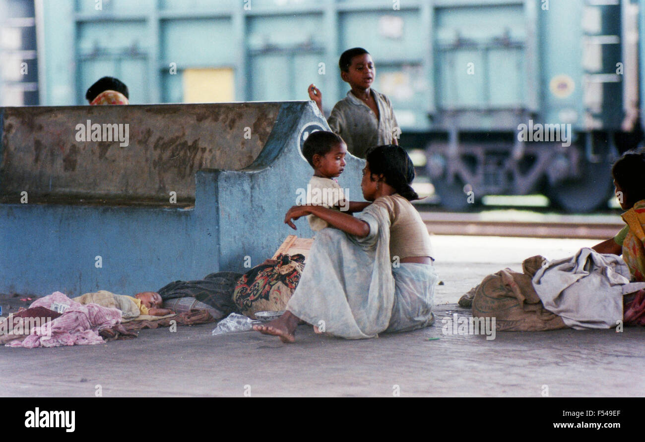 Women and children living in poverty on railway station platform India ...