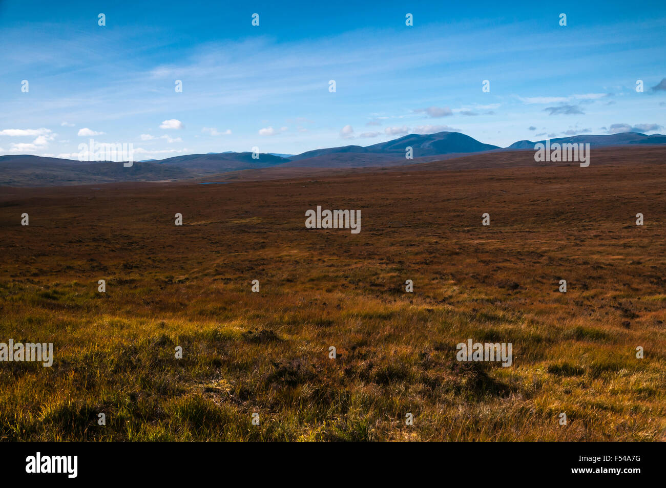 Sutherland landscape on a bright and sunny autumn afternoon Stock Photo ...