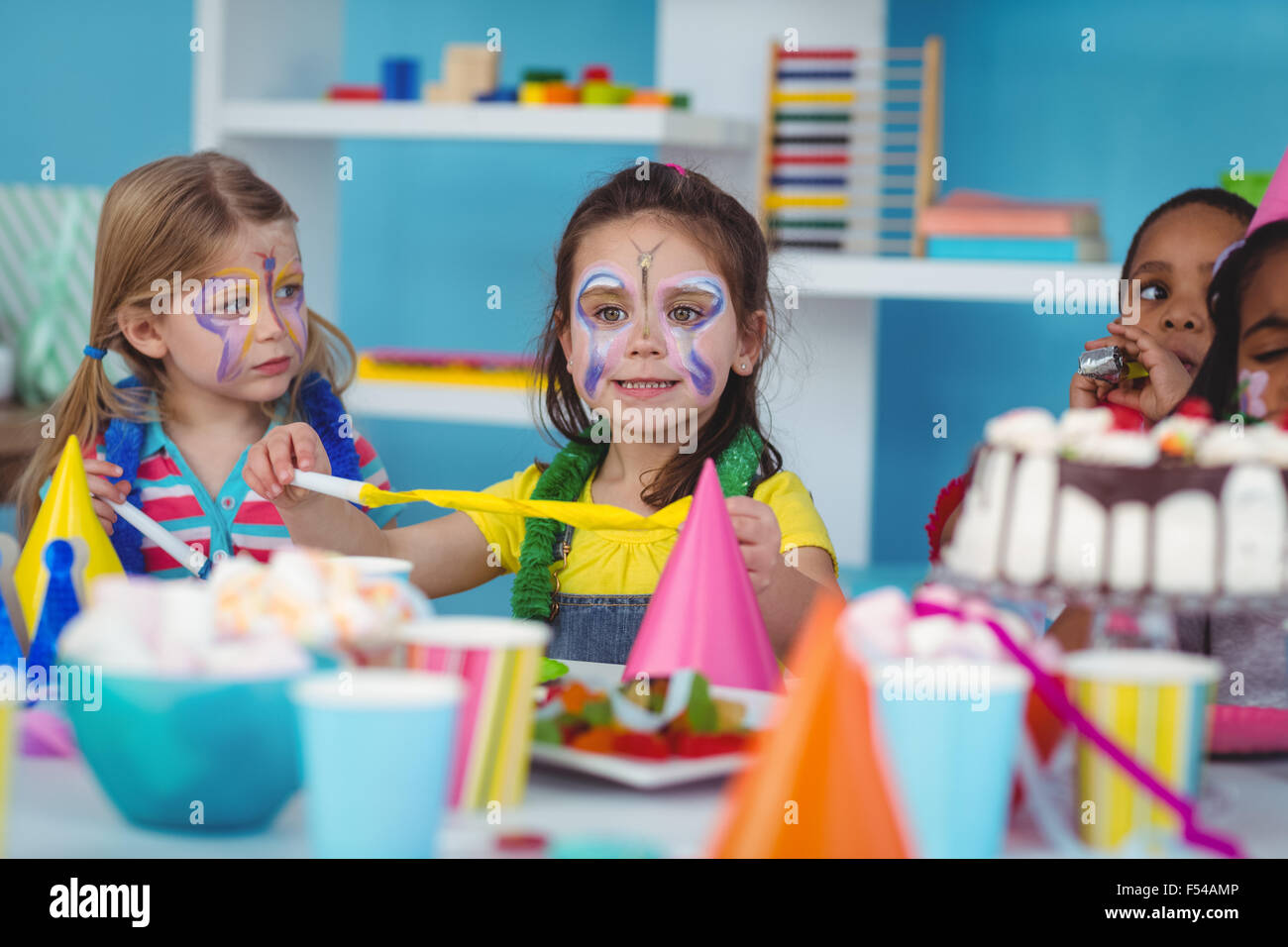 Happy kids celebrating hi-res stock photography and images - Alamy