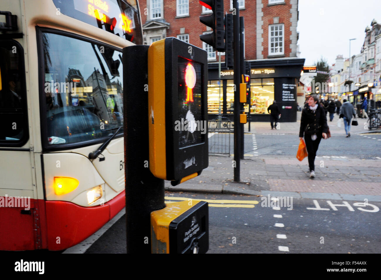 Puffin crossing hi-res stock photography and images - Alamy