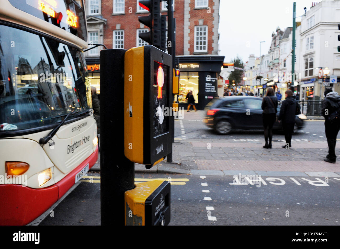 Puffin crossing hi-res stock photography and images - Alamy