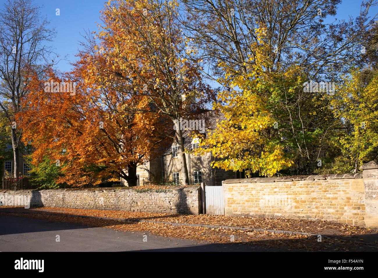 Kingham oxfordshire village hi-res stock photography and images - Alamy