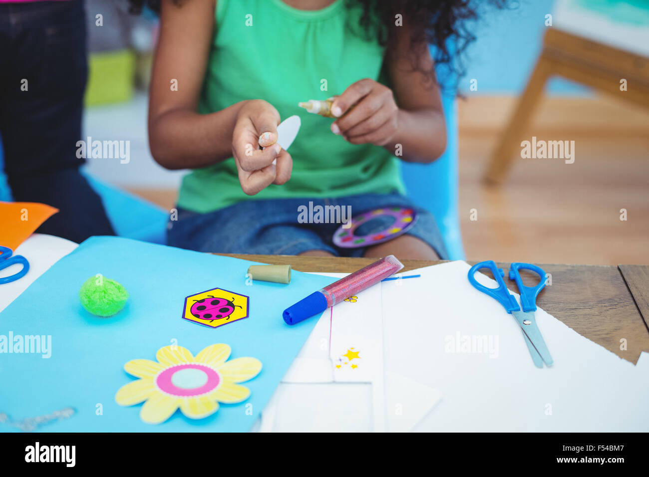 Girl doing crafts hi-res stock photography and images - Alamy