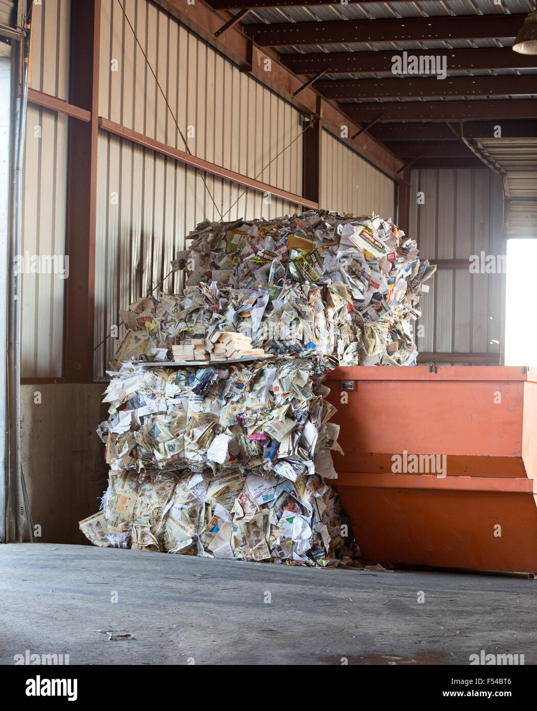 Paper recycling plant hi-res stock photography and images - Alamy