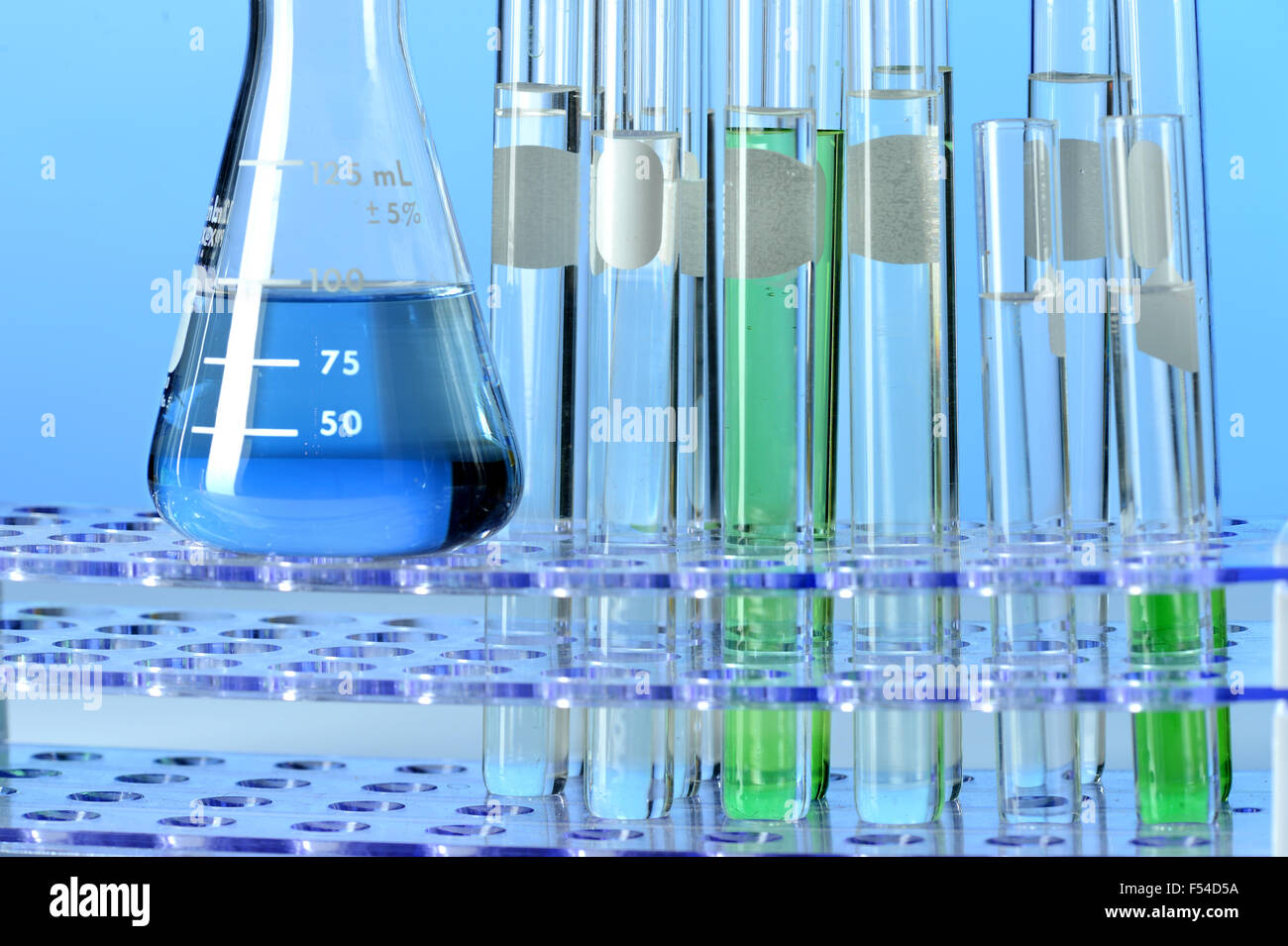 Setting lab hi-res stock photography and images - Alamy
