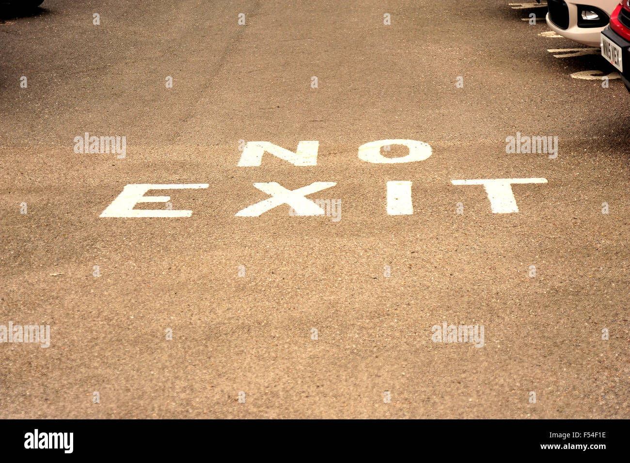 Painted no entry sign hi-res stock photography and images - Alamy