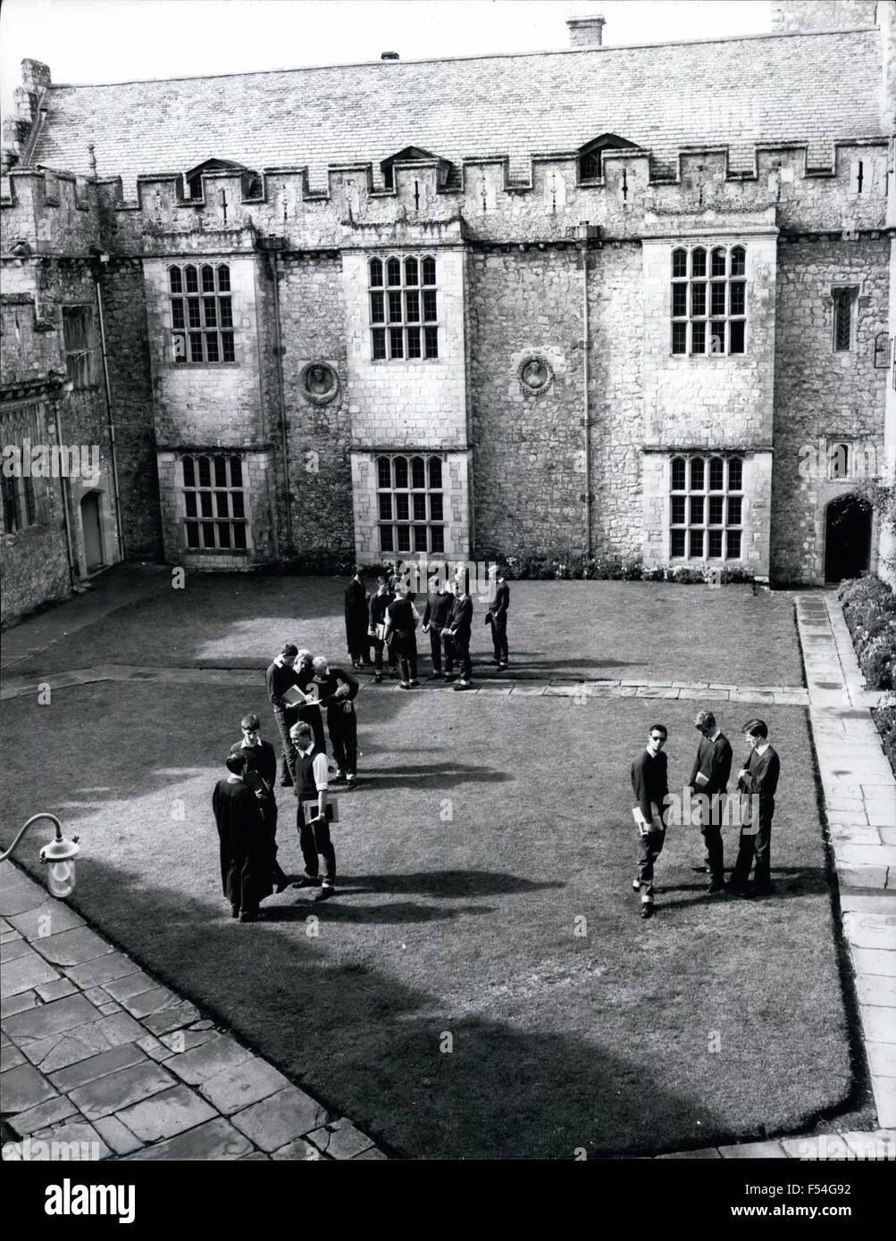 Elizabethan school boy hi-res stock photography and images - Alamy