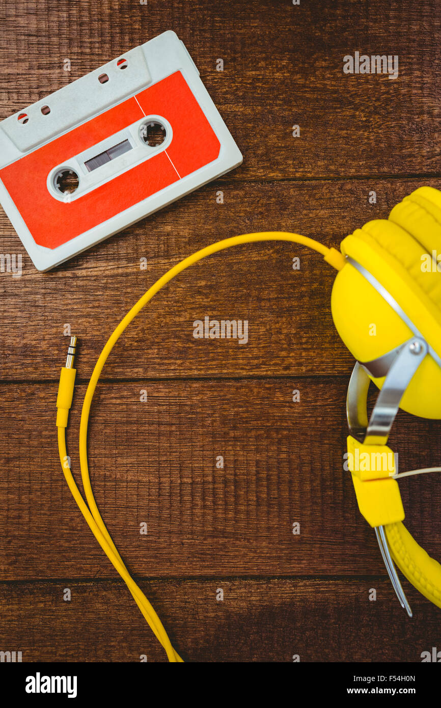 Old fashioned headphones hi-res stock photography and images - Alamy