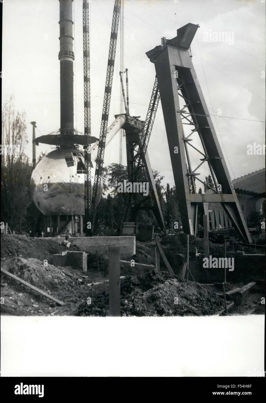 1968 - The Atomium: A huge cube symbolising an Iron Molecule magnified ...