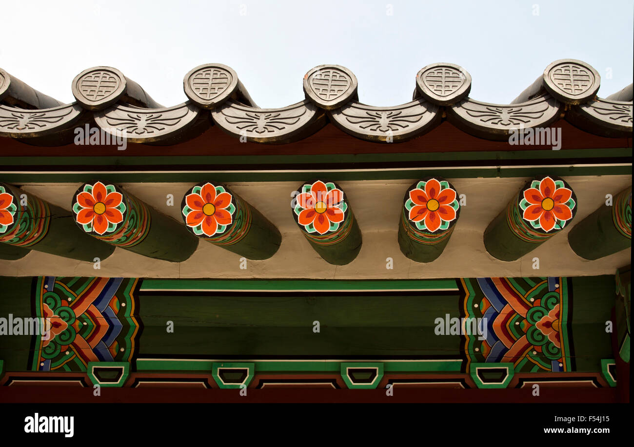 Seoul, Korean traditional architecture, sky, asian roof Stock Photo - Alamy
