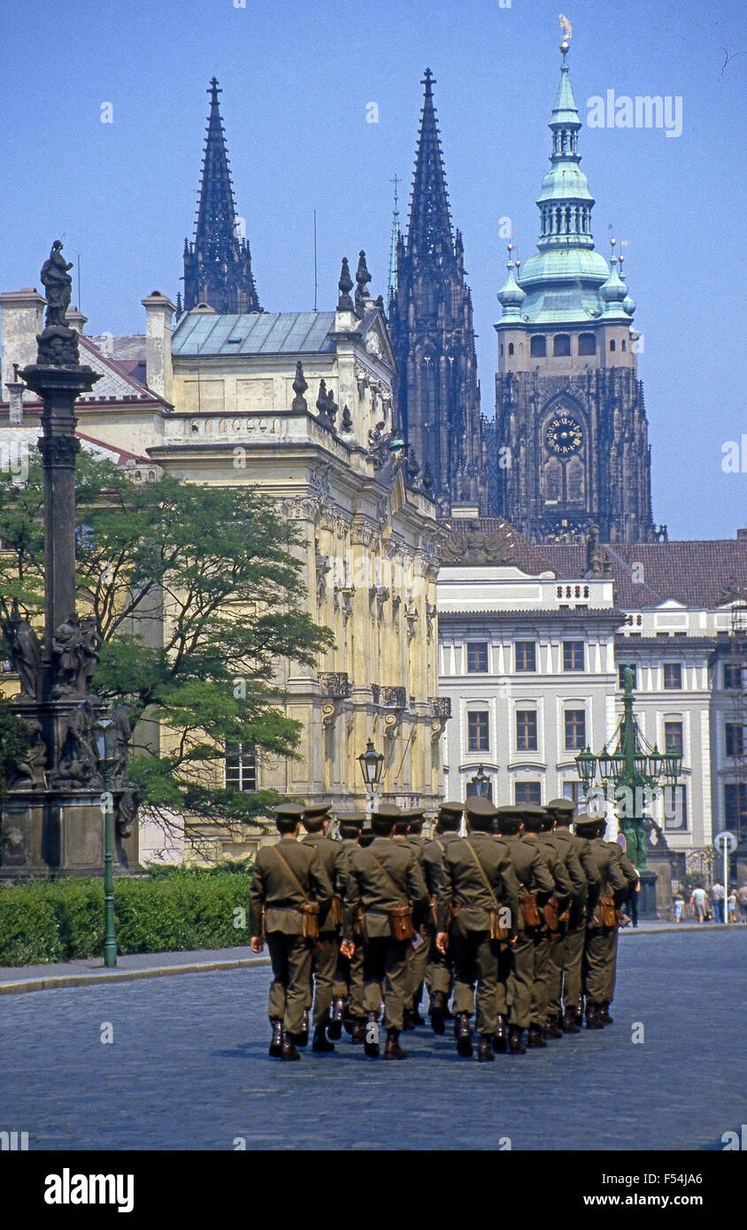 1985 Prague Castle, parading soldiers Stock Photo - Alamy