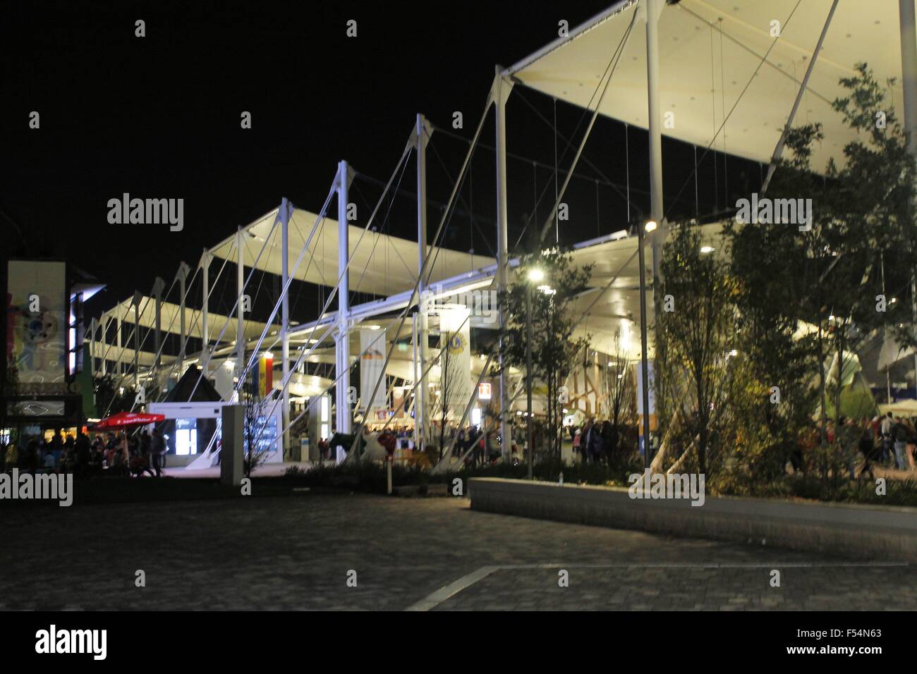Milan expo 2015, crowds hi-res stock photography and images - Alamy