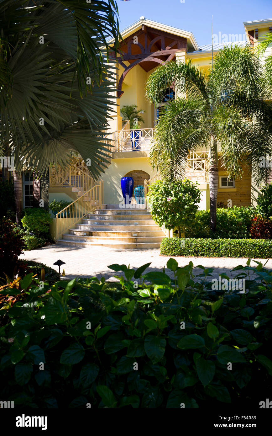 Luxury home exterior deck hi-res stock photography and images - Alamy
