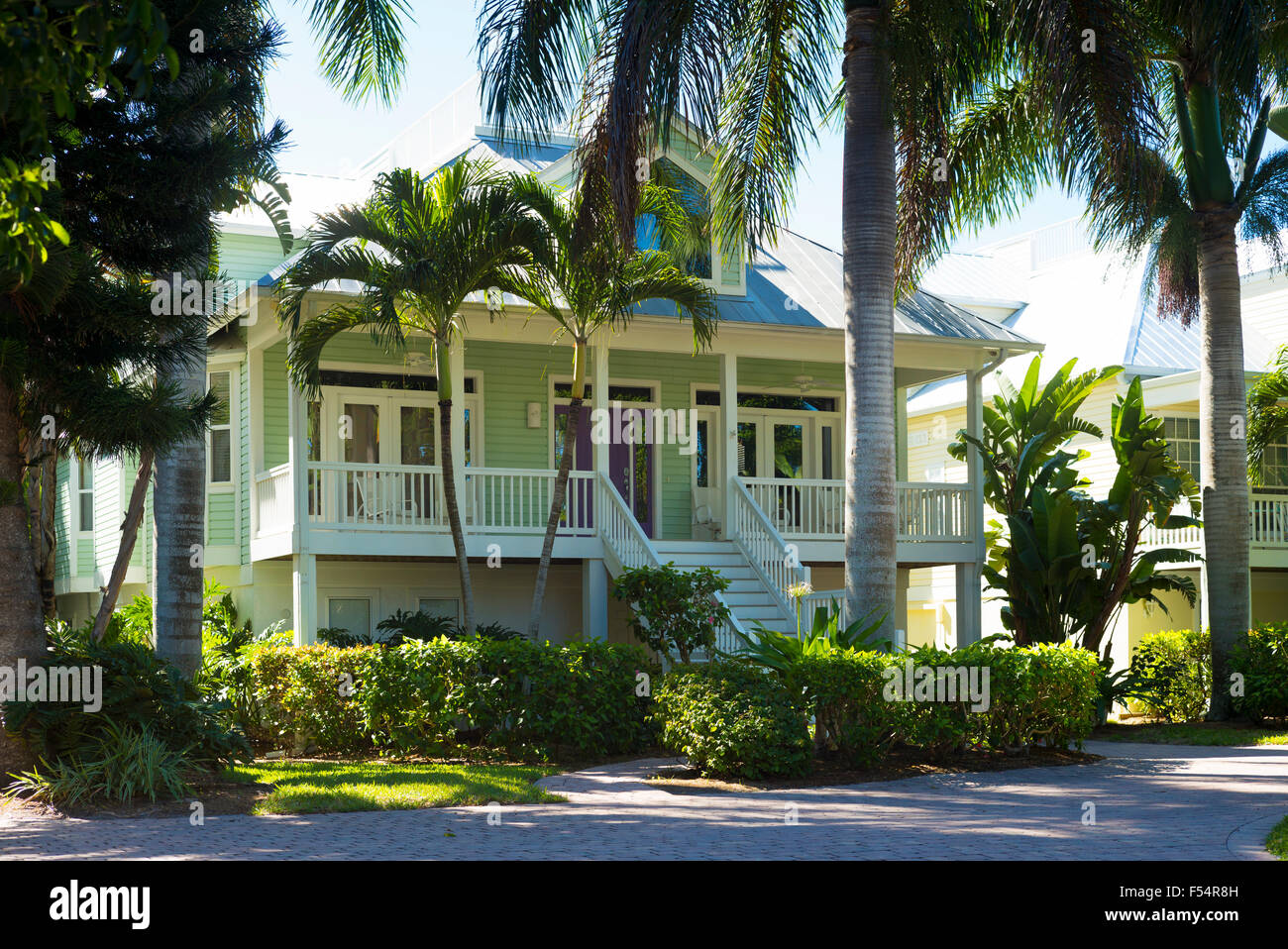 Luxury, stylish, winter home with sundeck and palm trees downtown on ...