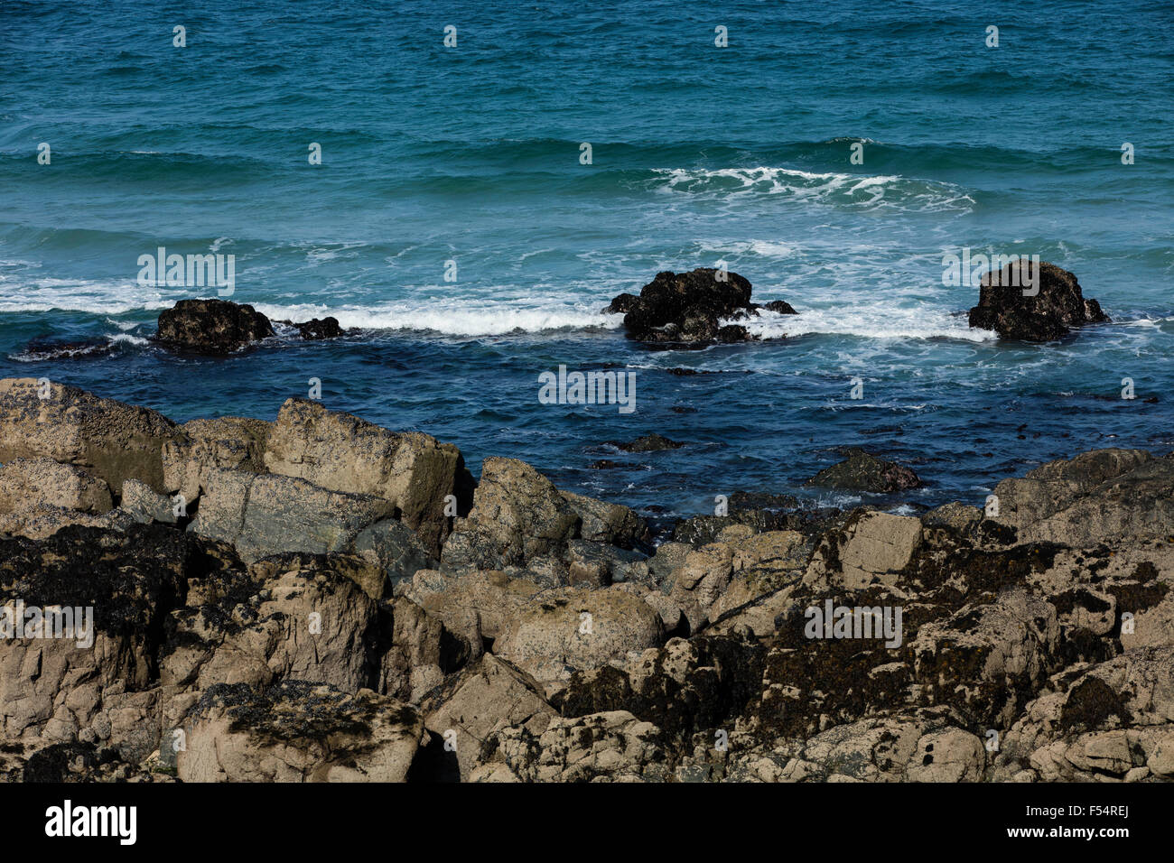 Blue sea and rocks hi-res stock photography and images - Alamy
