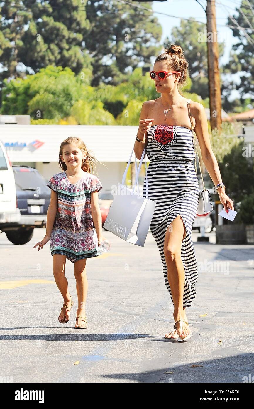 Alessandra Ambrosio shopping witn her daughter, Anja Featuring ...