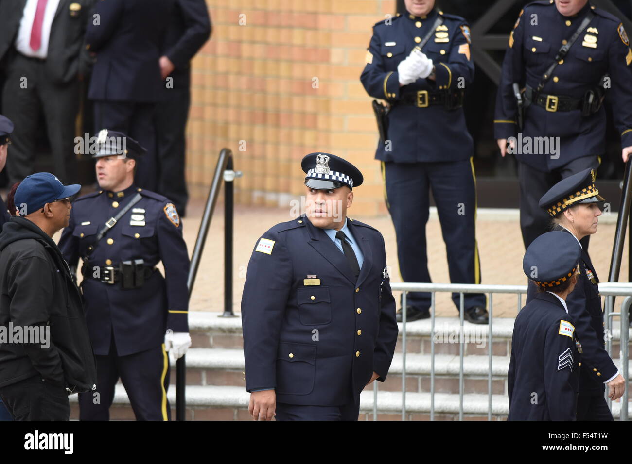 Police officers arrive line hi-res stock photography and images - Alamy
