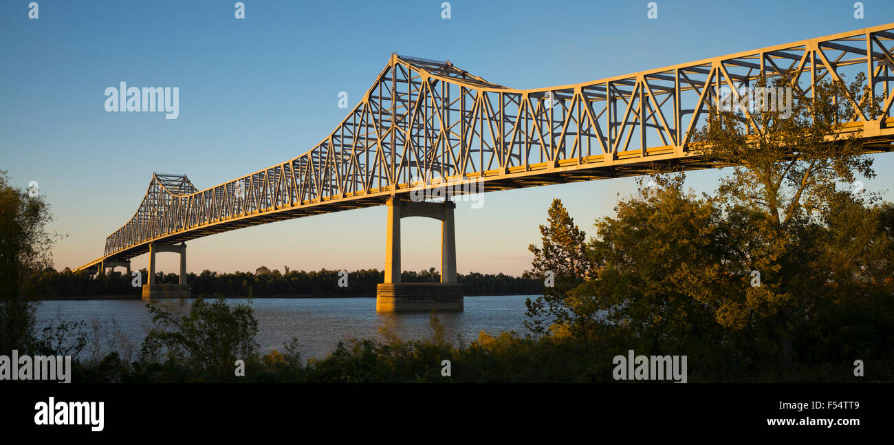 Mississippi river bridges hi-res stock photography and images - Alamy