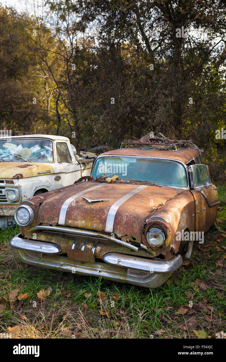 Old rusty pontiac hi-res stock photography and images - Alamy