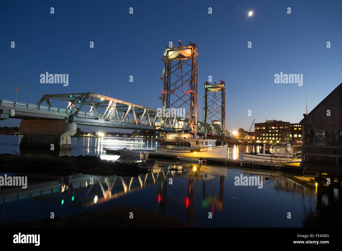 Portsmouth memorial bridge night Stock Photo - Alamy