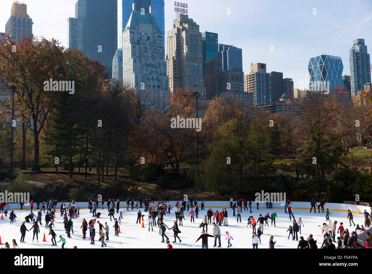 Winter scene of New Yorkers, keen skaters, ice skating at the Wollman ...