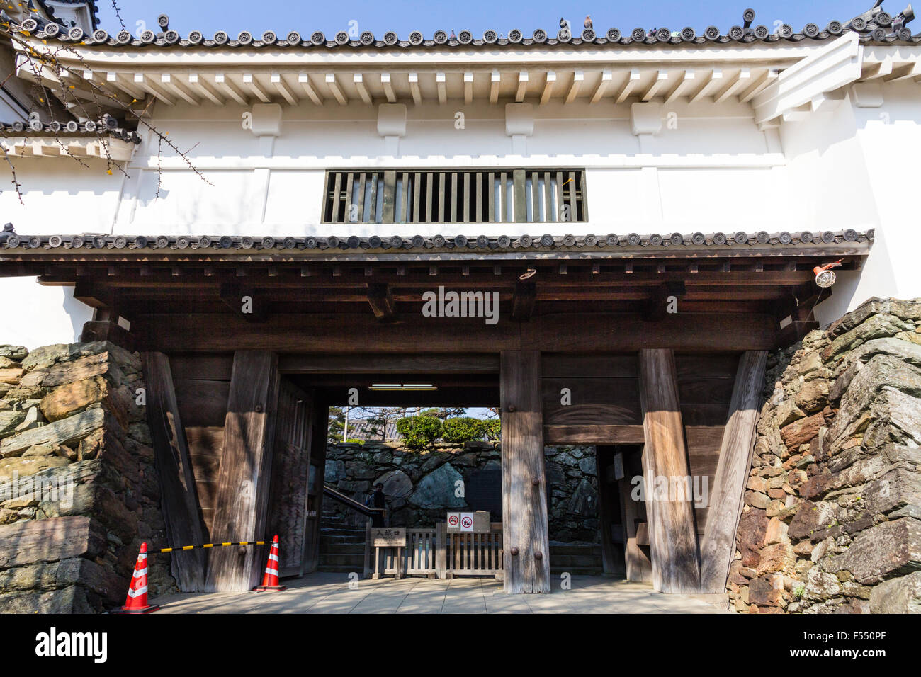 Japan, Wakayama castle. Kusunoki watariyagura style yaguramon gate ...