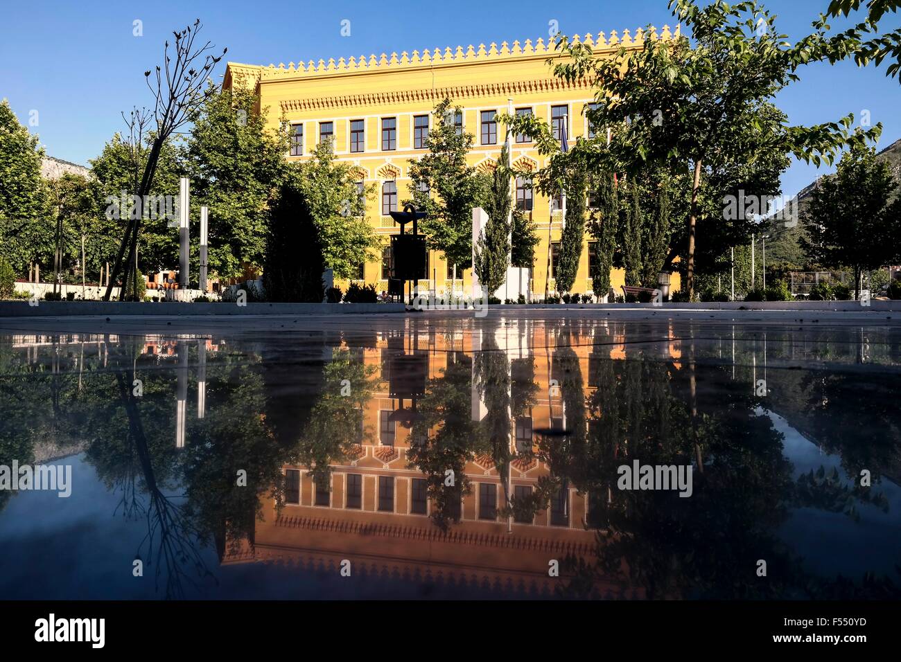 World college hi-res stock photography and images - Alamy