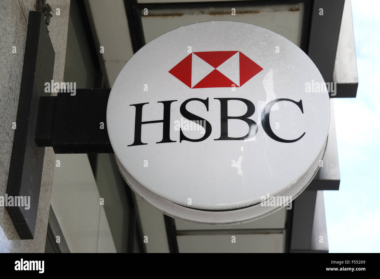 Hsbc sign logo hi-res stock photography and images - Alamy
