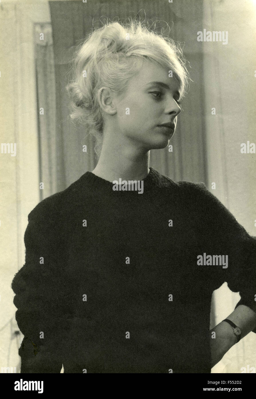 Sweater girl 1950s hi-res stock photography and images - Alamy