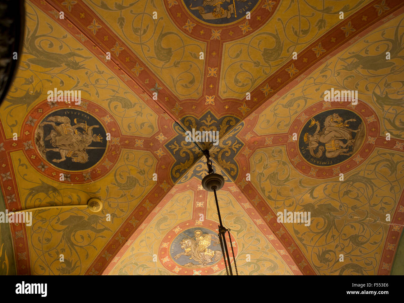 Gothic vaulted ceiling hi-res stock photography and images - Alamy