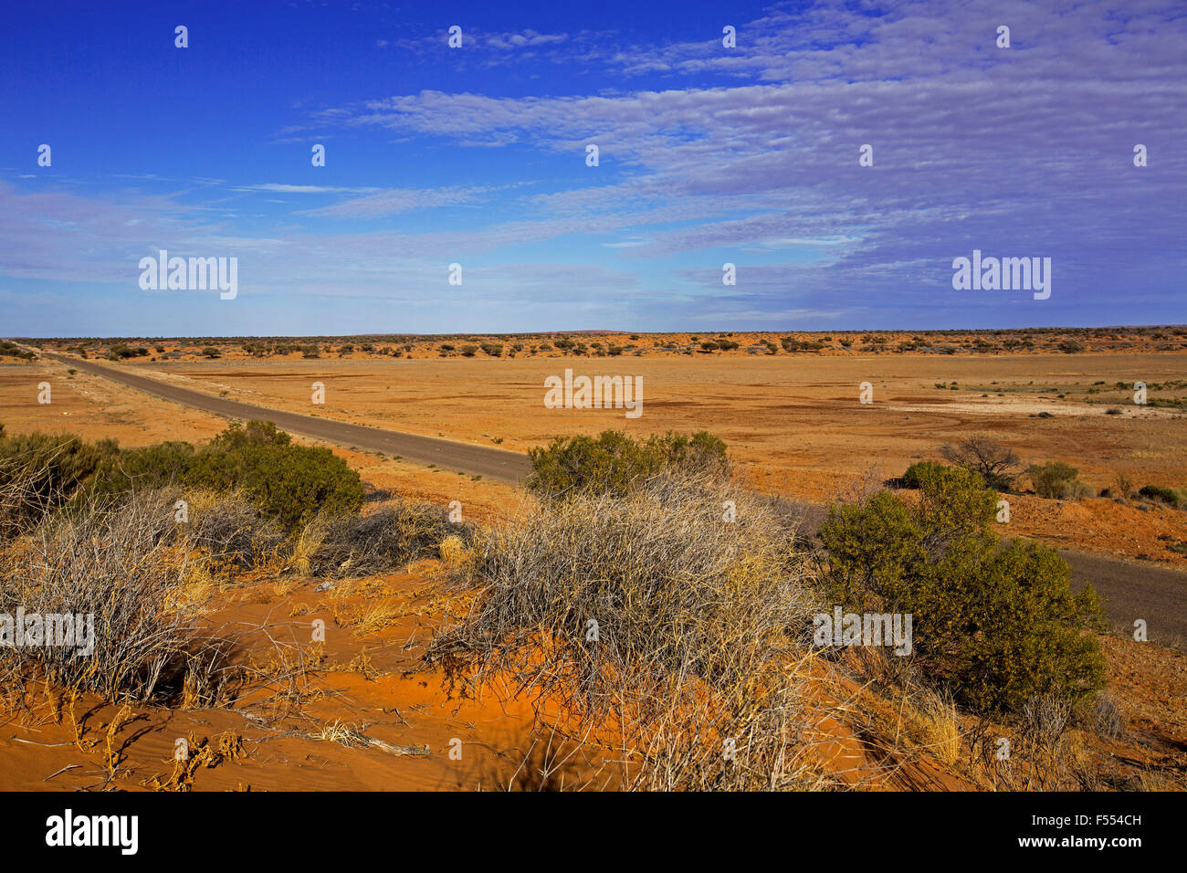 Remote desert hi-res stock photography and images - Alamy