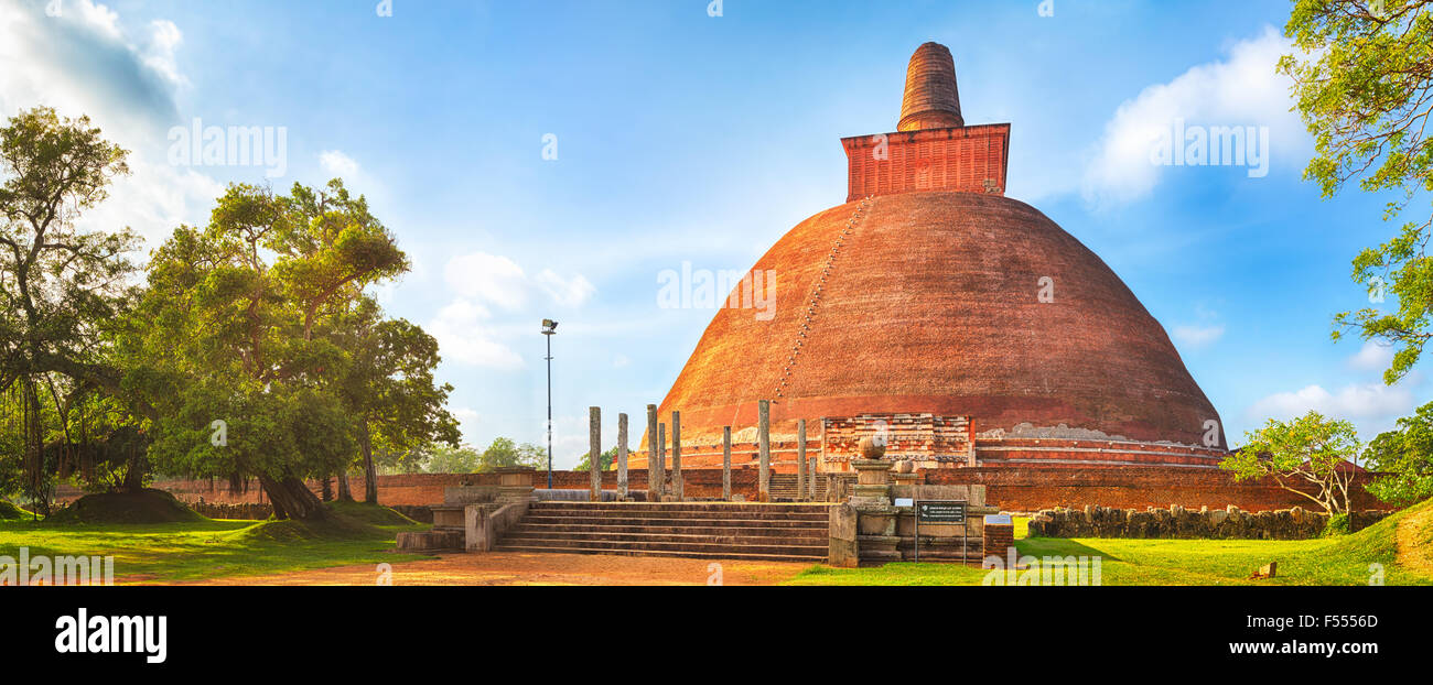 Jetavanaramaya dagoba in the ruins of Jetavana in the sacred world ...
