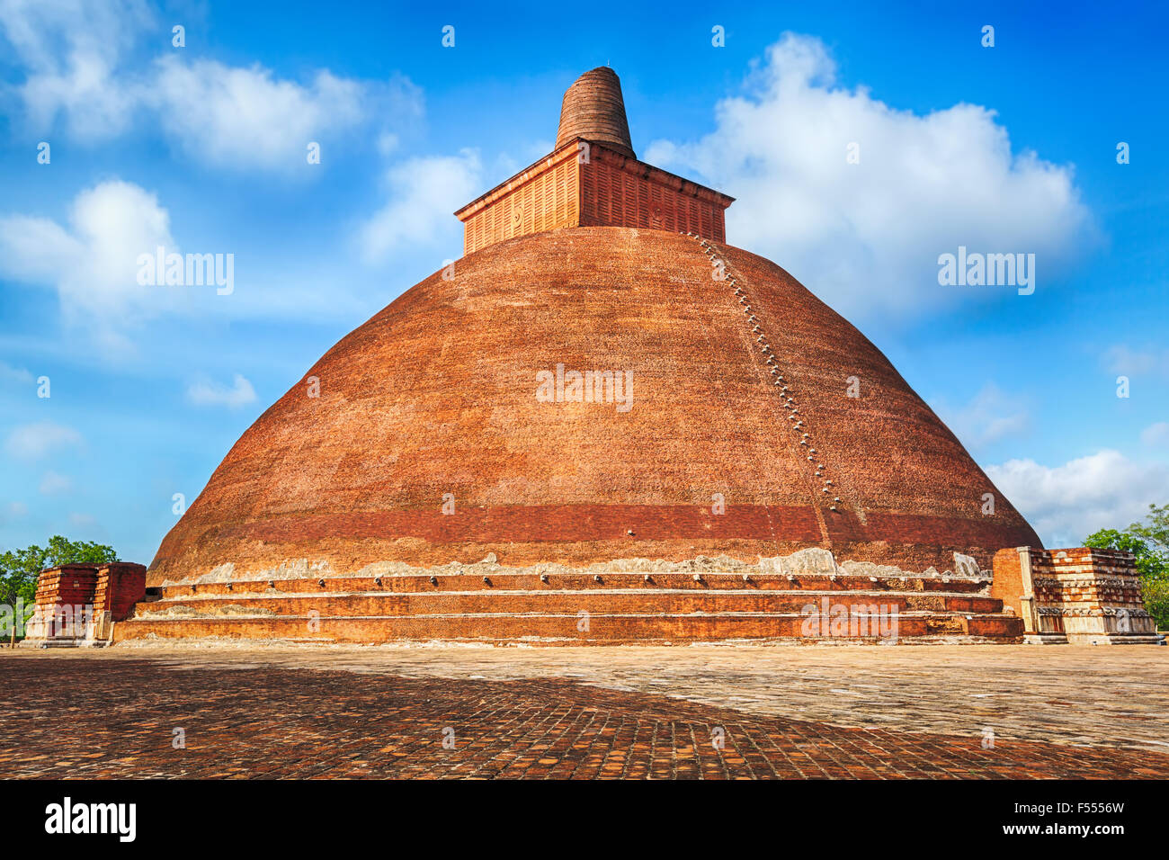 Jetavanaramaya dagoba in the ruins of Jetavana in the sacred world ...