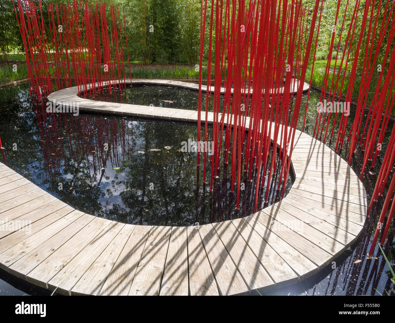 Curved boardwalk hi-res stock photography and images - Alamy