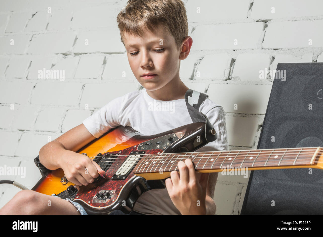 Guitar electric home hi-res stock photography and images - Alamy