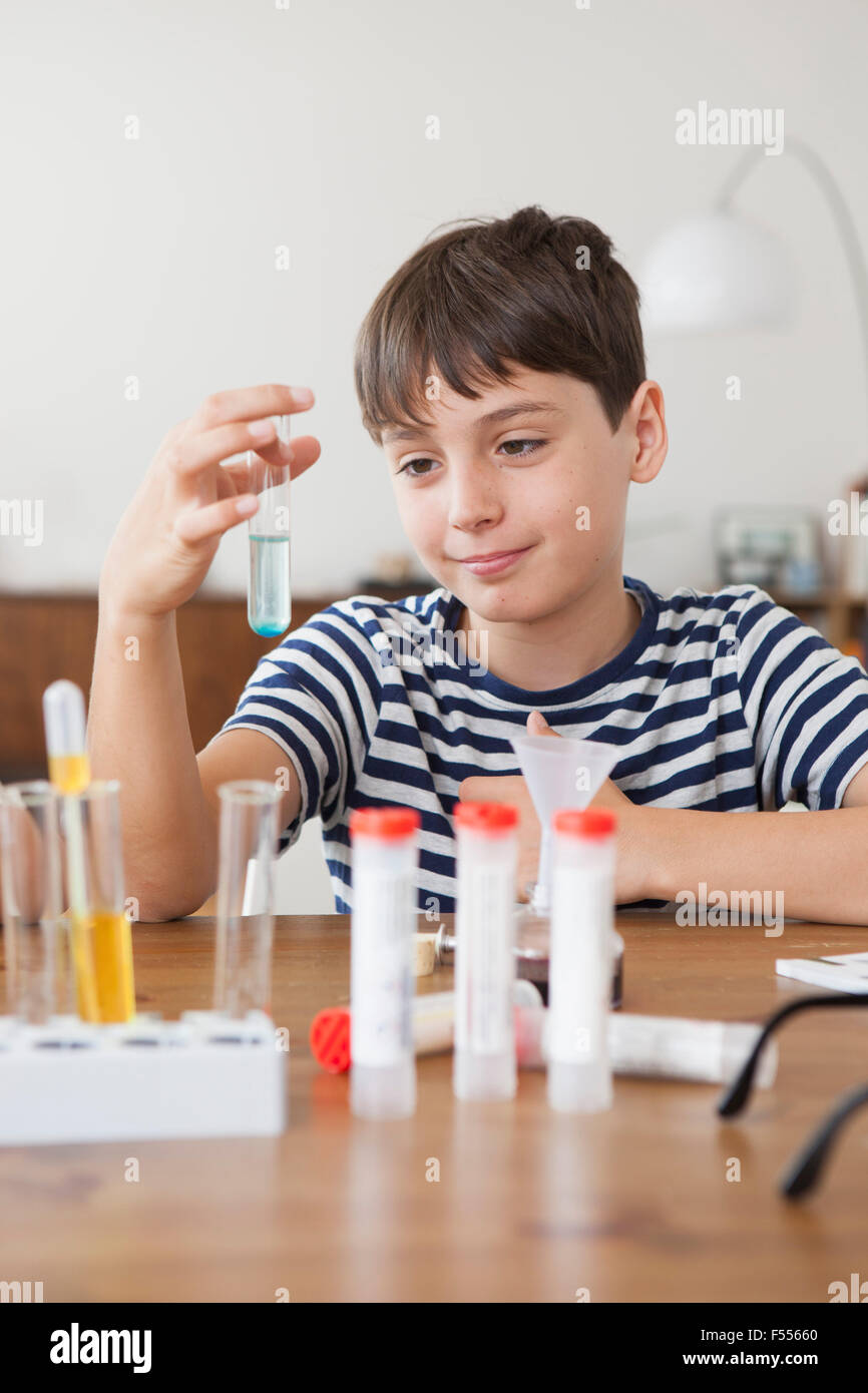 Experiment concentration test tube hi-res stock photography and images ...