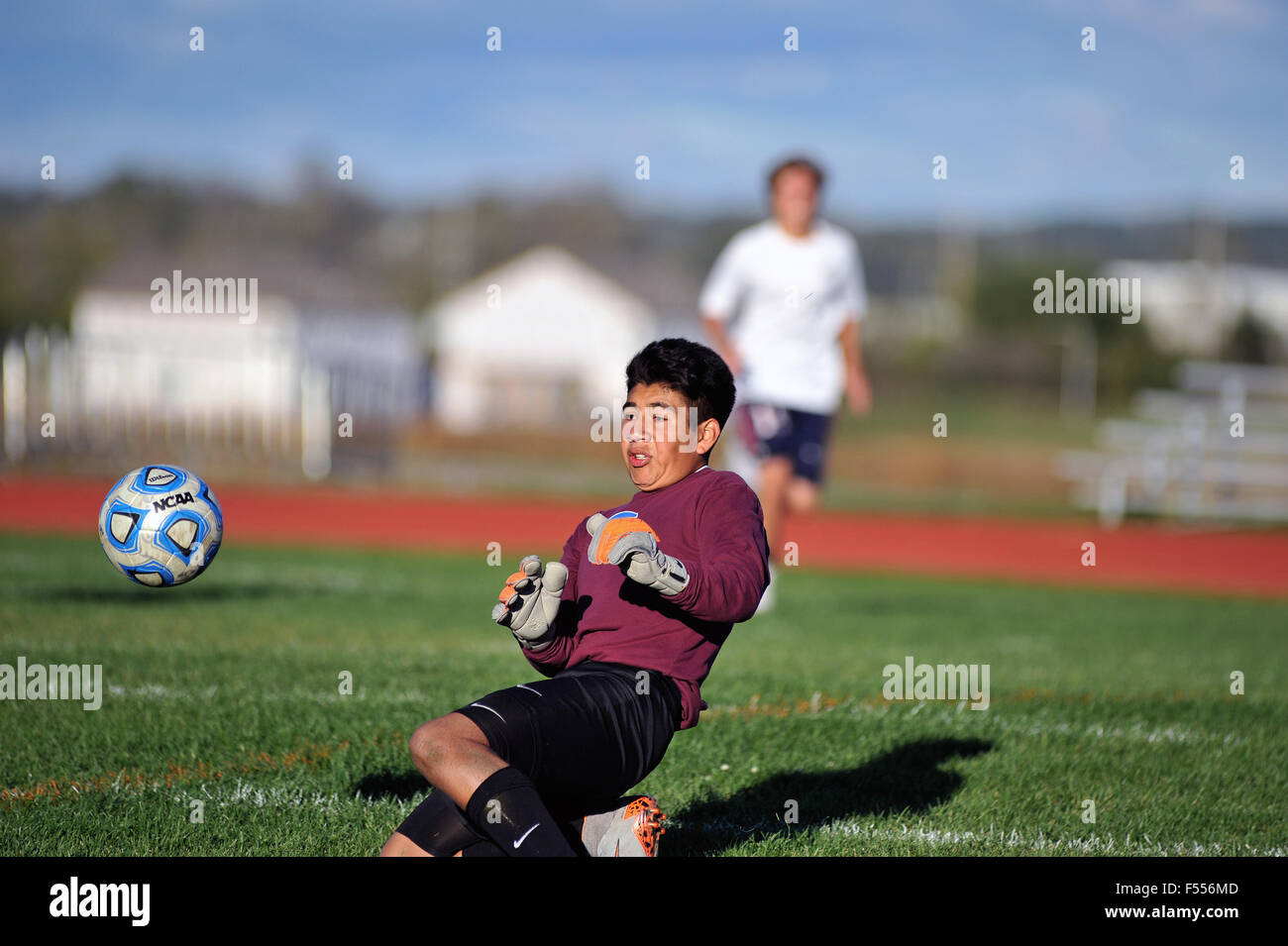 Goalie goalkeeper keeper football hi-res stock photography and images ...