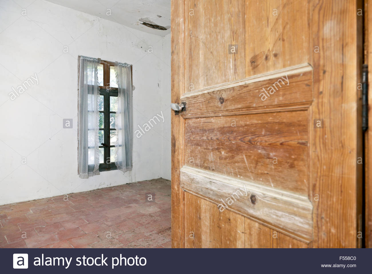 Empty Attic Room Old House Stock Photos & Empty Attic Room Old House ...