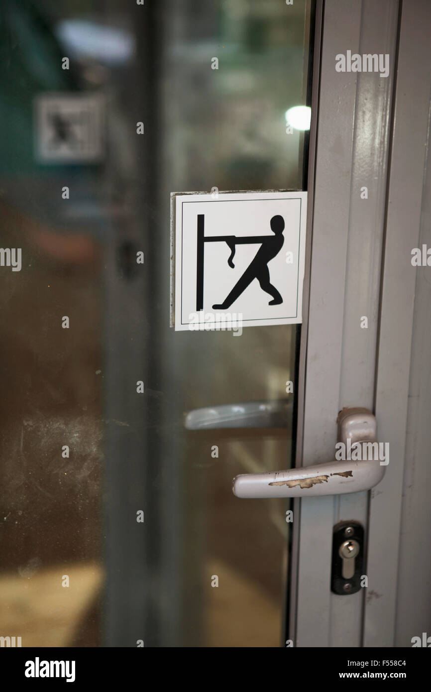 Pull closed hi-res stock photography and images - Alamy