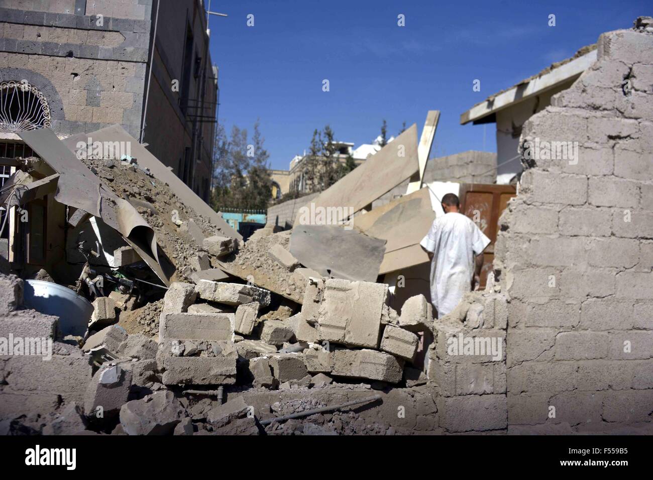 Half destroyed building hi-res stock photography and images - Alamy