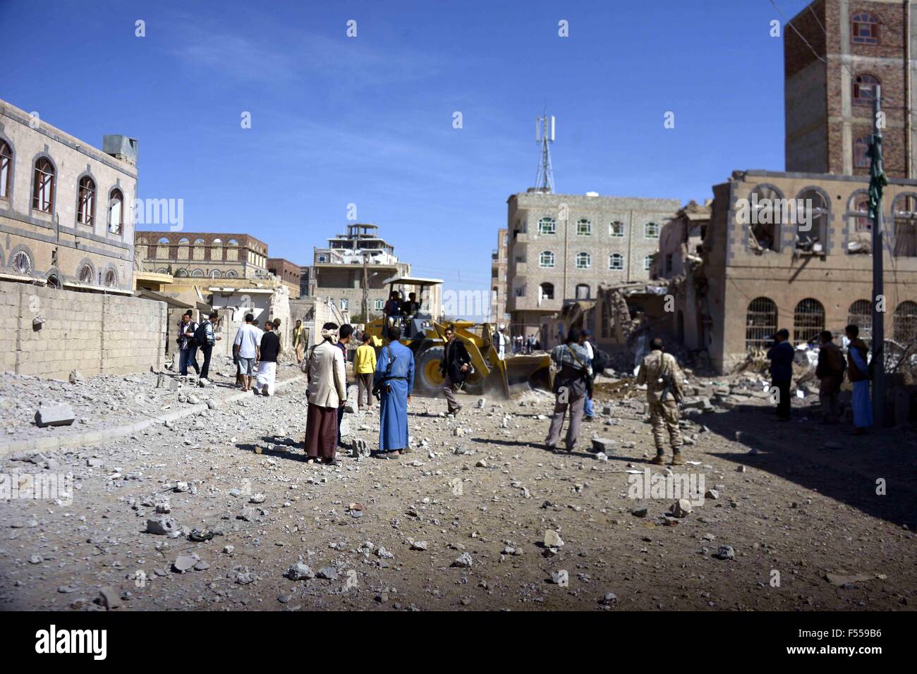 Half destroyed building hi-res stock photography and images - Alamy