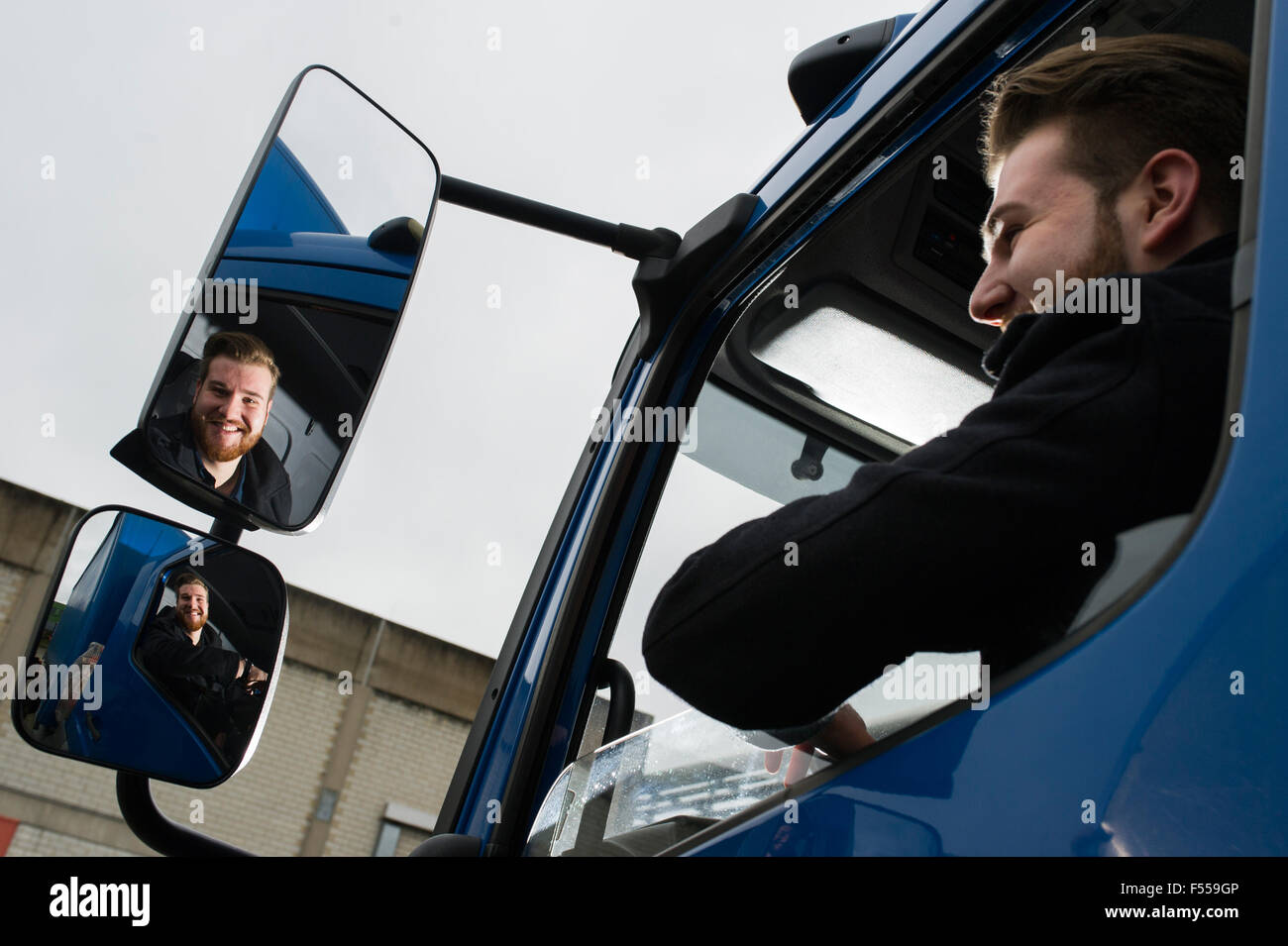 Lorry driver hi-res stock photography and images - Alamy